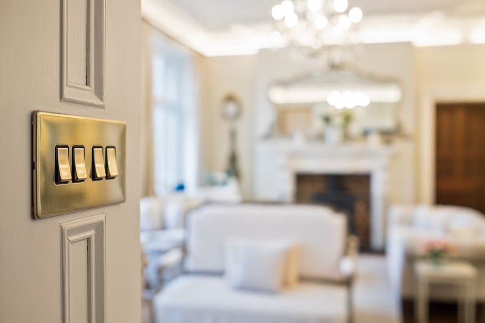 Brushed Brass 4 Gang Intermediate switch Blk Ins Screwless