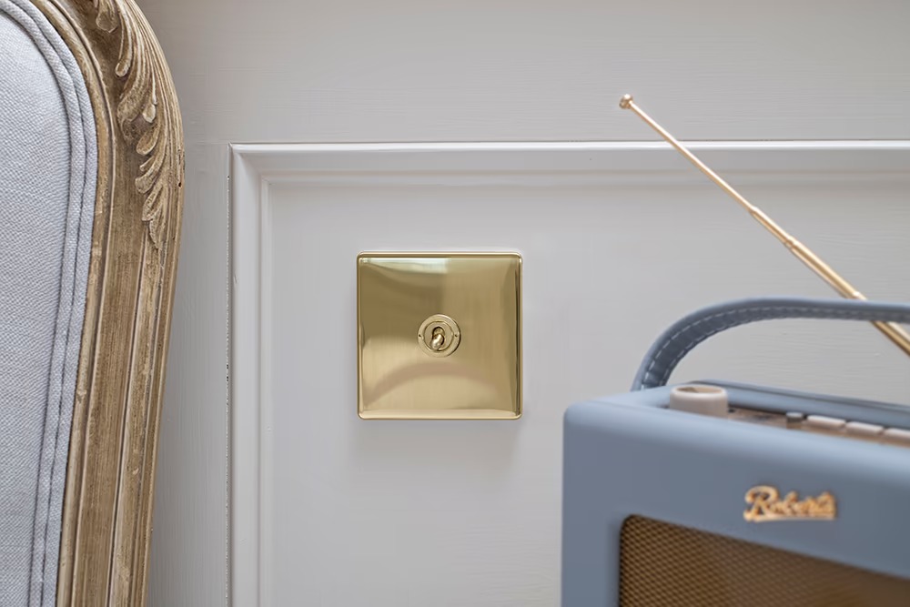 Brushed Brass 1 Gang 2 Way Toggle Switch Screwless